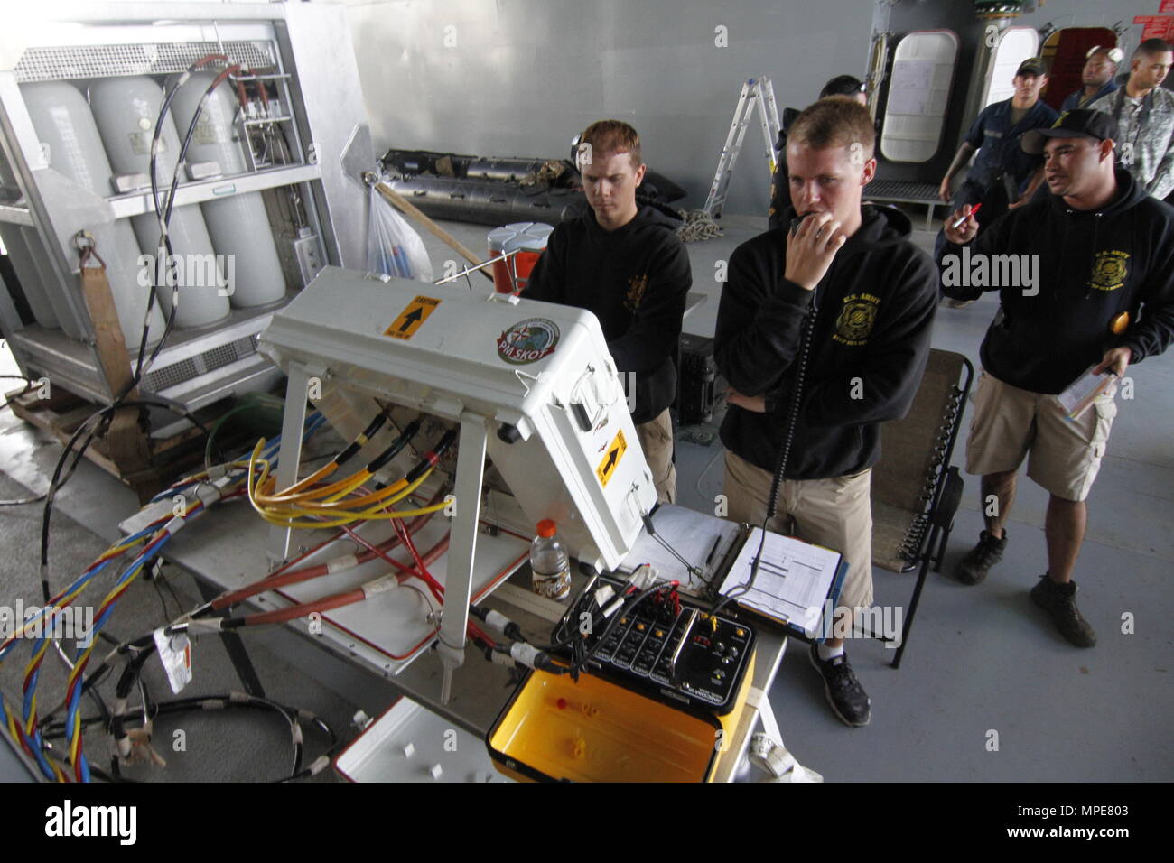 Divers with 7th Engineer Dive Detachment, 130th Engineer Brigade ...