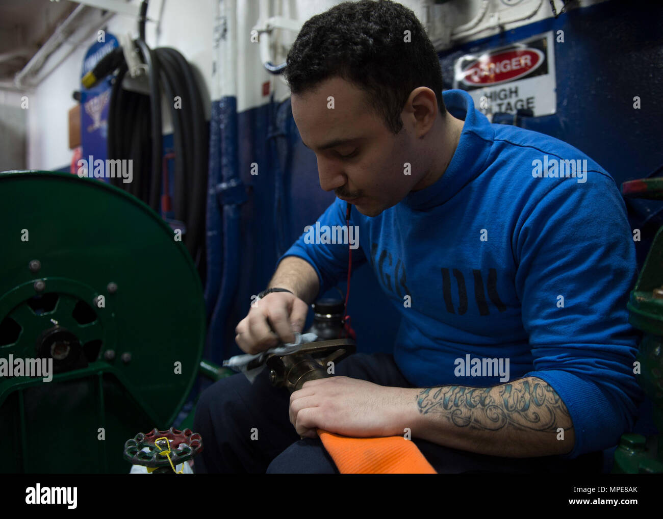 PACIFIC OCEAN (Feb. 9, 2017) Aviation Boatswain's Mate (Handling) 2nd ...