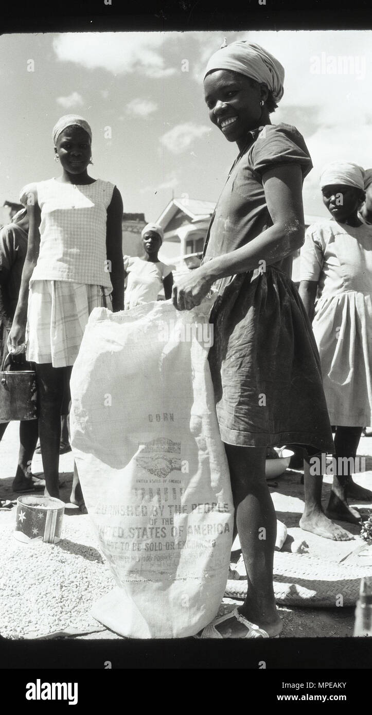 A GROUP OF WOMEN GETTING SOME FOOD TOGETHER Stock Photo - Alamy