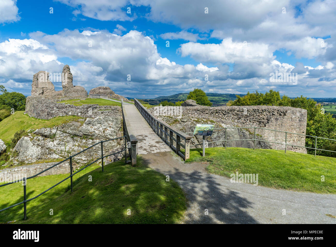 Norman castle wall hi-res stock photography and images - Alamy