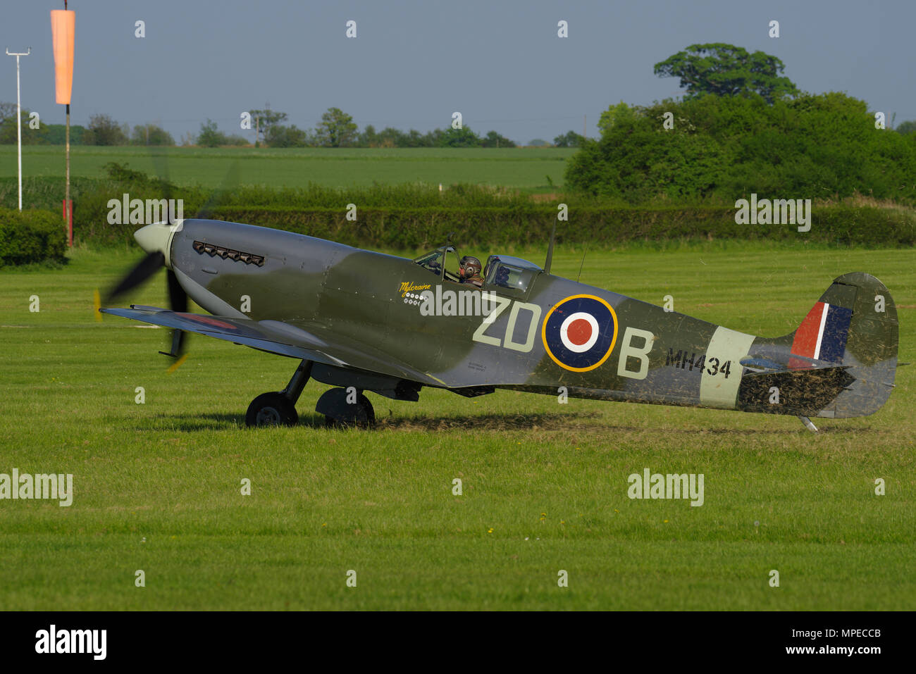 Spitfire Cannon High Resolution Stock Photography and Images - Alamy