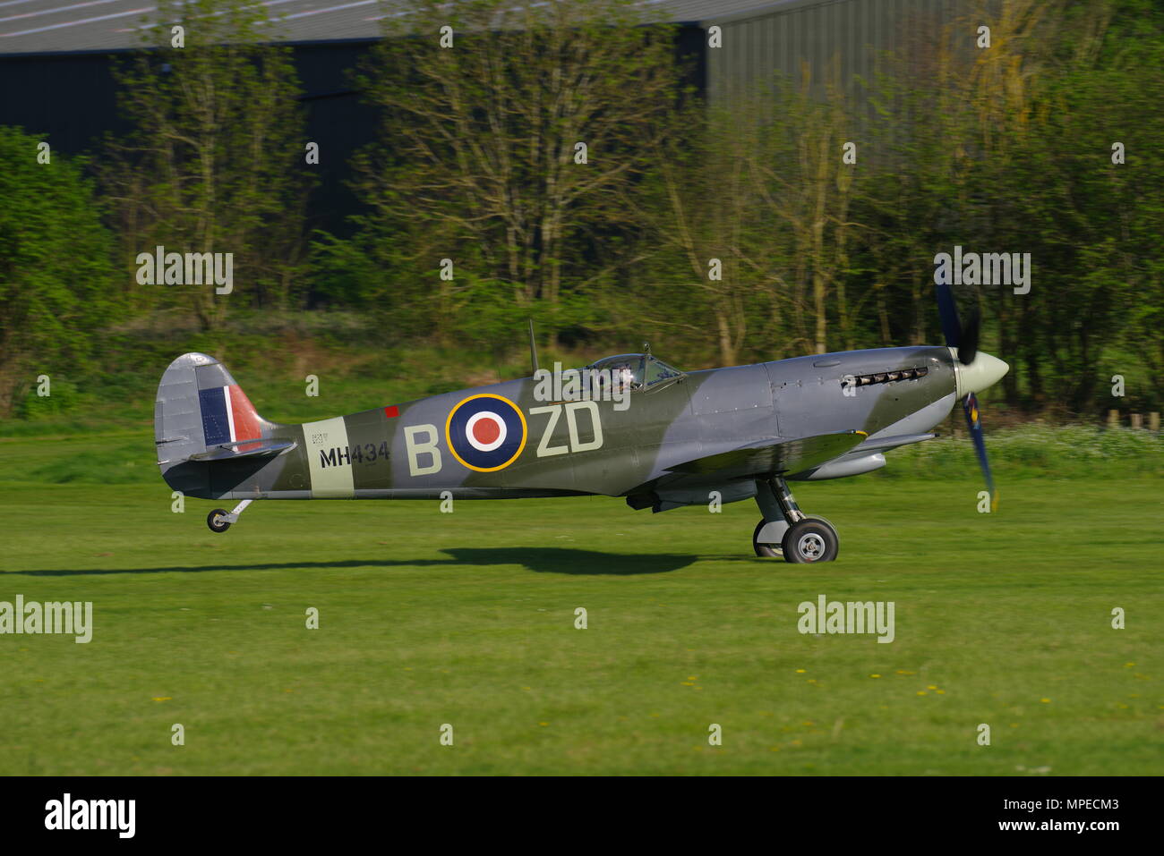Vickers Supermarine Spitfire IX MH434 G-ASJV, at Old Warden ...