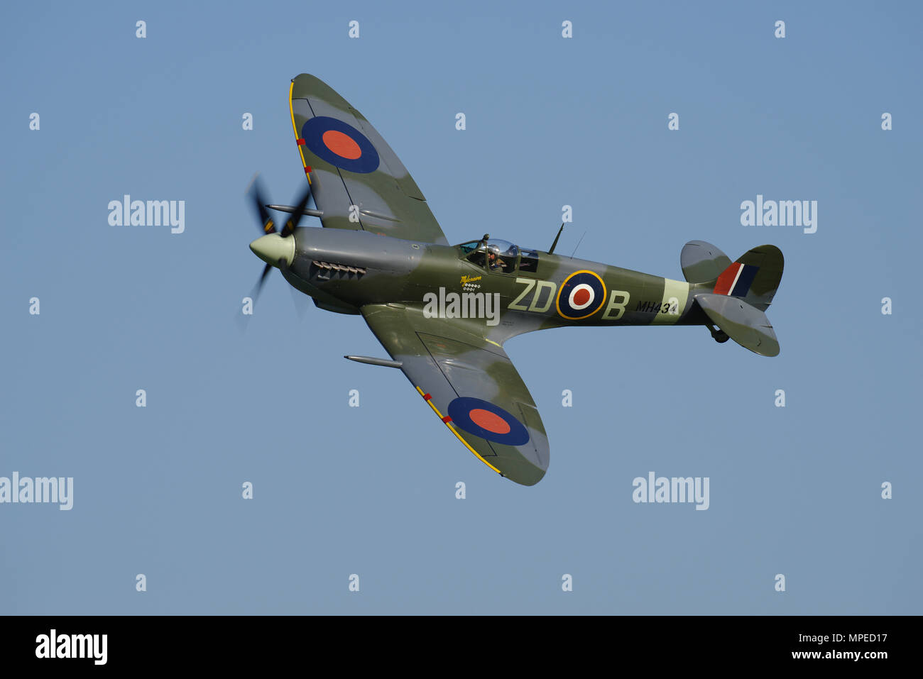 Vickers Supermarine Spitfire IX MH434 G-ASJV, at Old Warden ...
