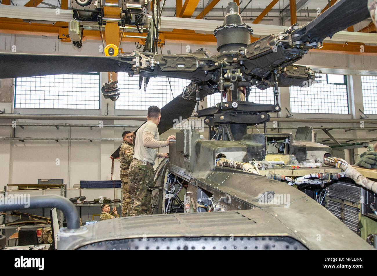 Soldiers of 1st Battalion, 3rd Aviation Regiment (Attack Reconnaissance ...