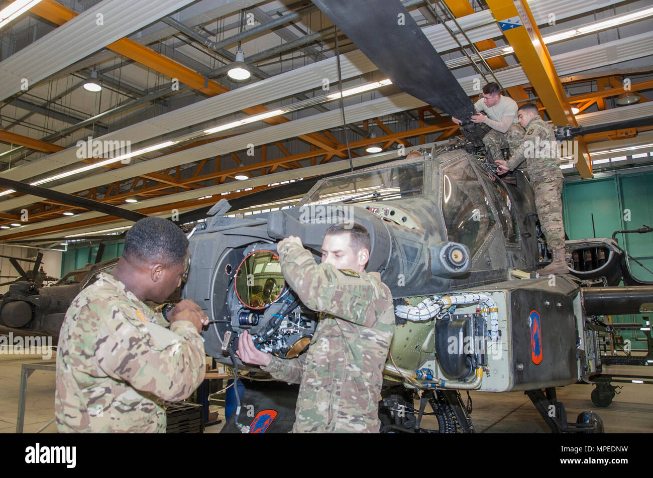 Soldiers of 1st Battalion, 3rd Aviation Regiment (Attack Reconnaissance ...