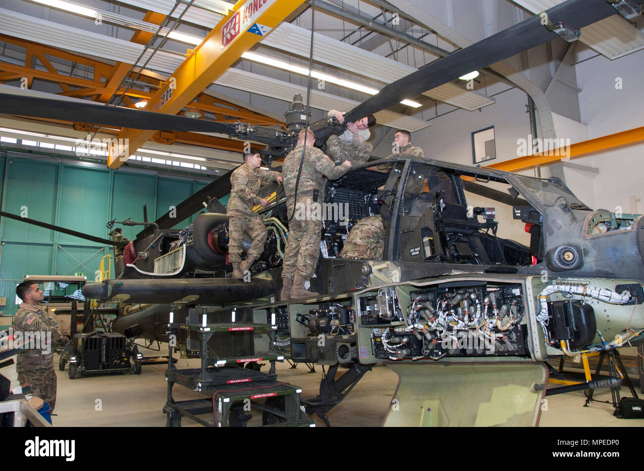 Soldiers of 1st Battalion, 3rd Aviation Regiment (Attack Reconnaissance ...