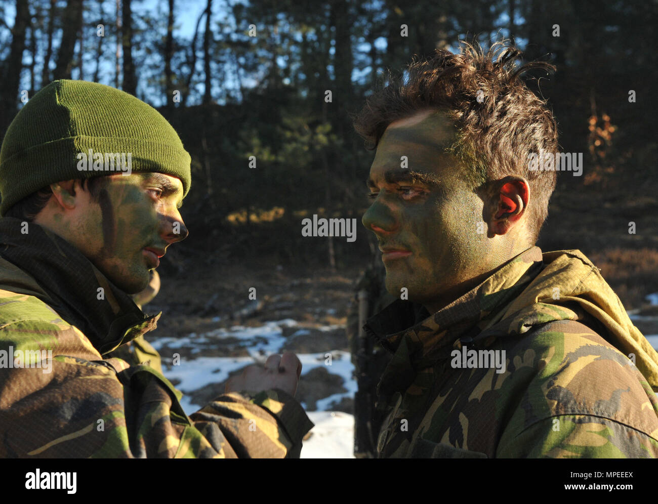 Soldiers from the Netherlands Royal Army apply camouflage makeup to ...