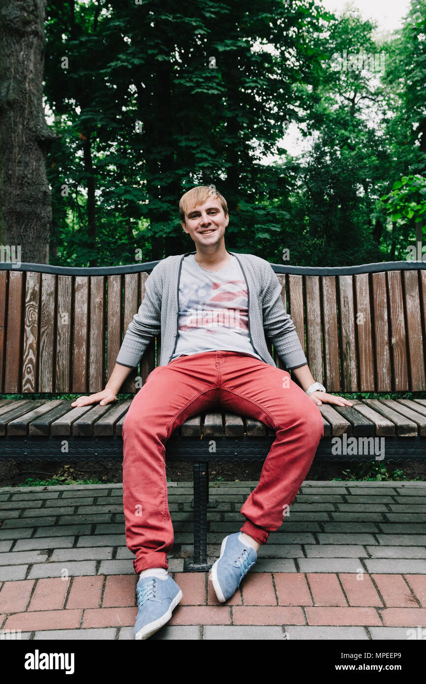 Portrait of a stylish man on a bench in the park Stock Photo - Alamy