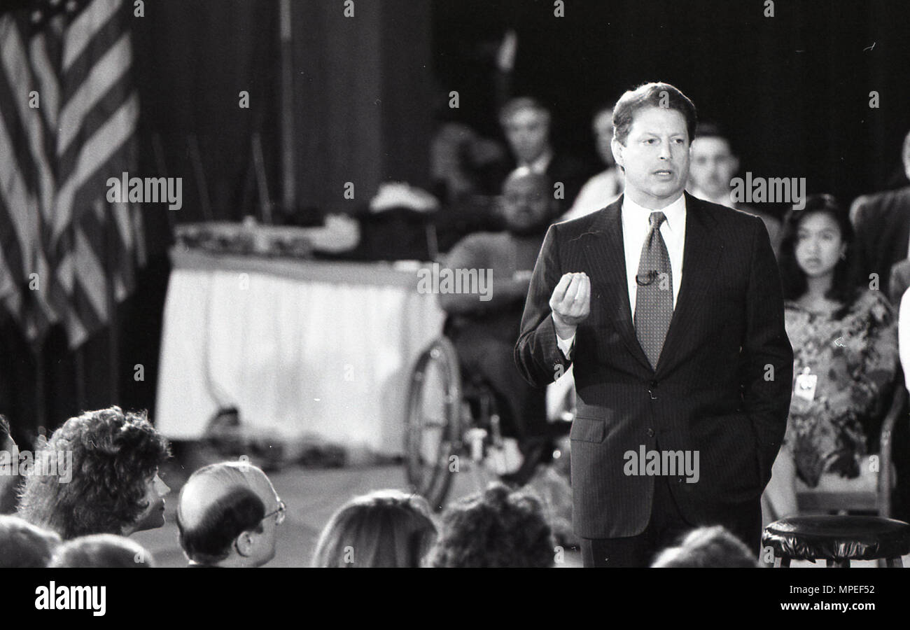 MAN TALKING TO CROWD AND WOMAN DOING SIGN LANGUAGE BEHIND HIM Stock ...