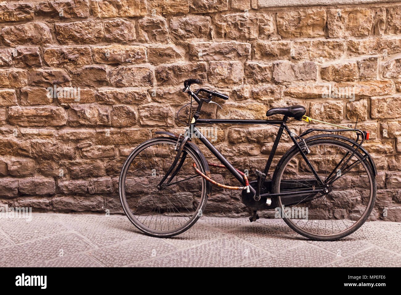 Retro vintage old bicycle hi-res stock photography and images - Alamy