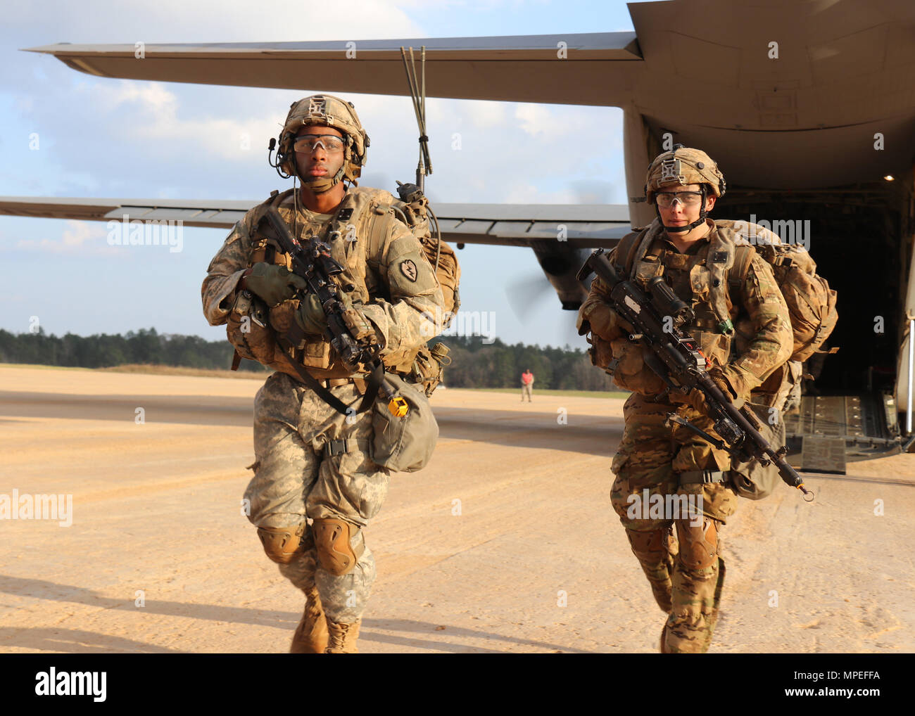 U.S. Soldiers, with 2nd Infantry Brigade Combat Team, 25th Infantry ...