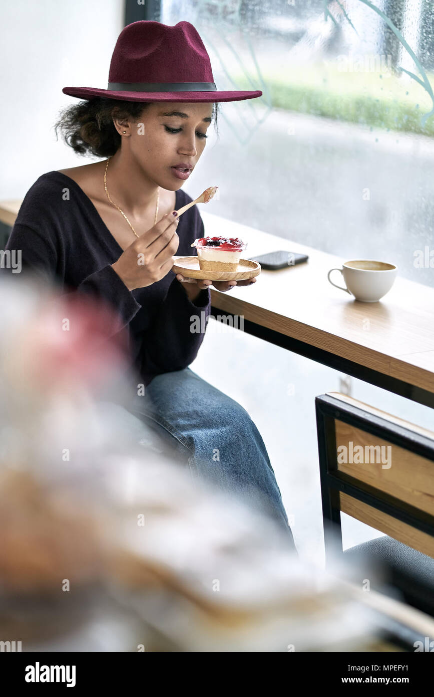 Portrait cafe hi-res stock photography and images - Alamy