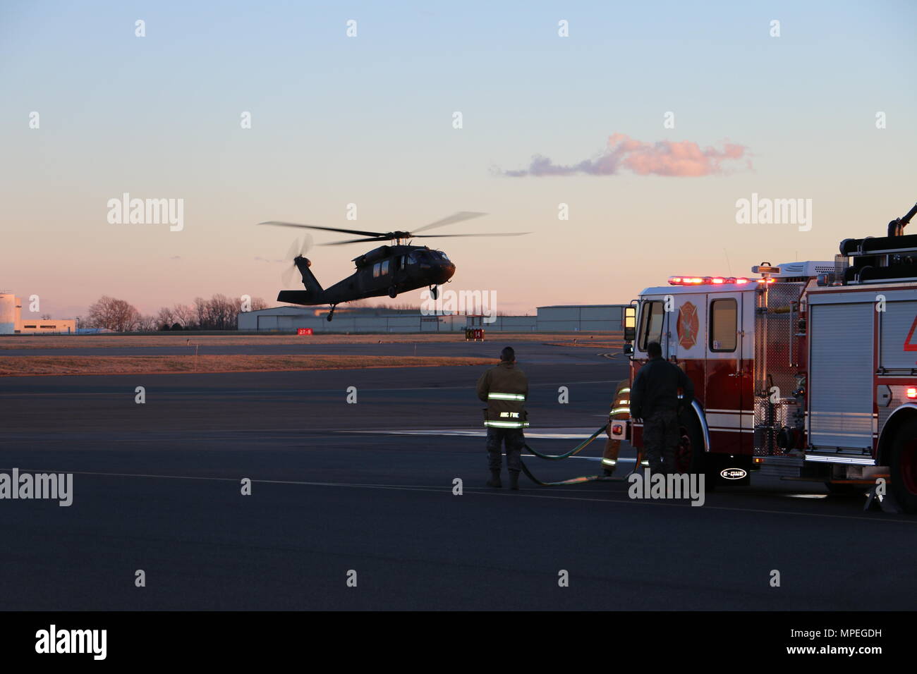 Chief Warrant Officer 5 Richard Wince lands a Delaware National Guard ...