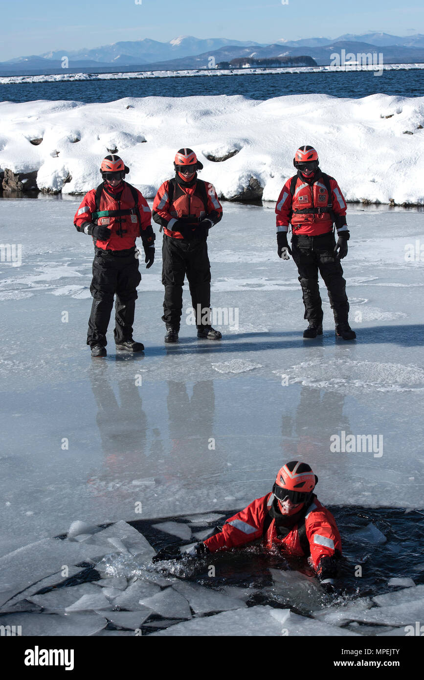 Coast guard ice rescue team hi-res stock photography and images - Alamy