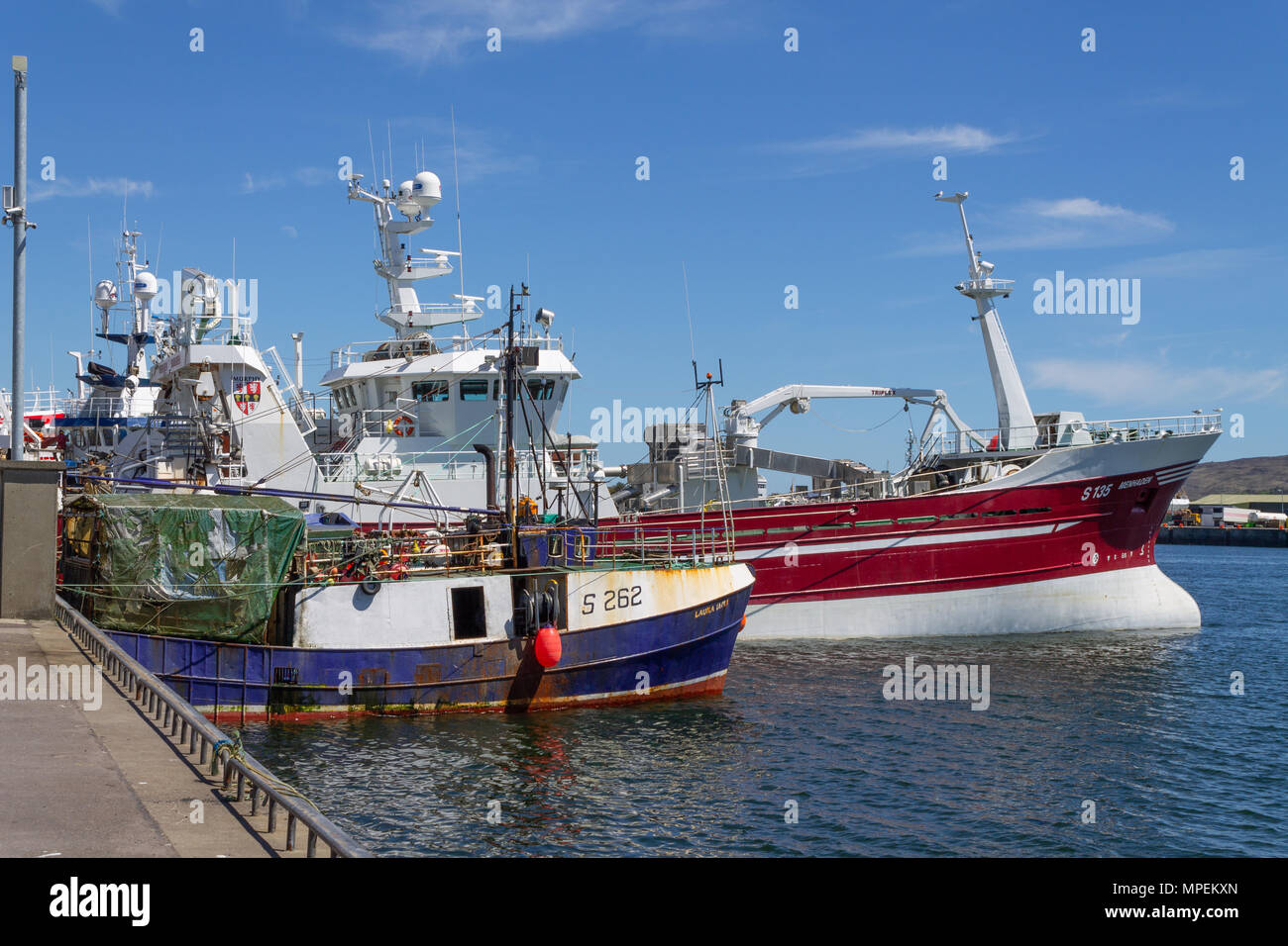 Ireland fishing trawler trawlers hi-res stock photography and images ...