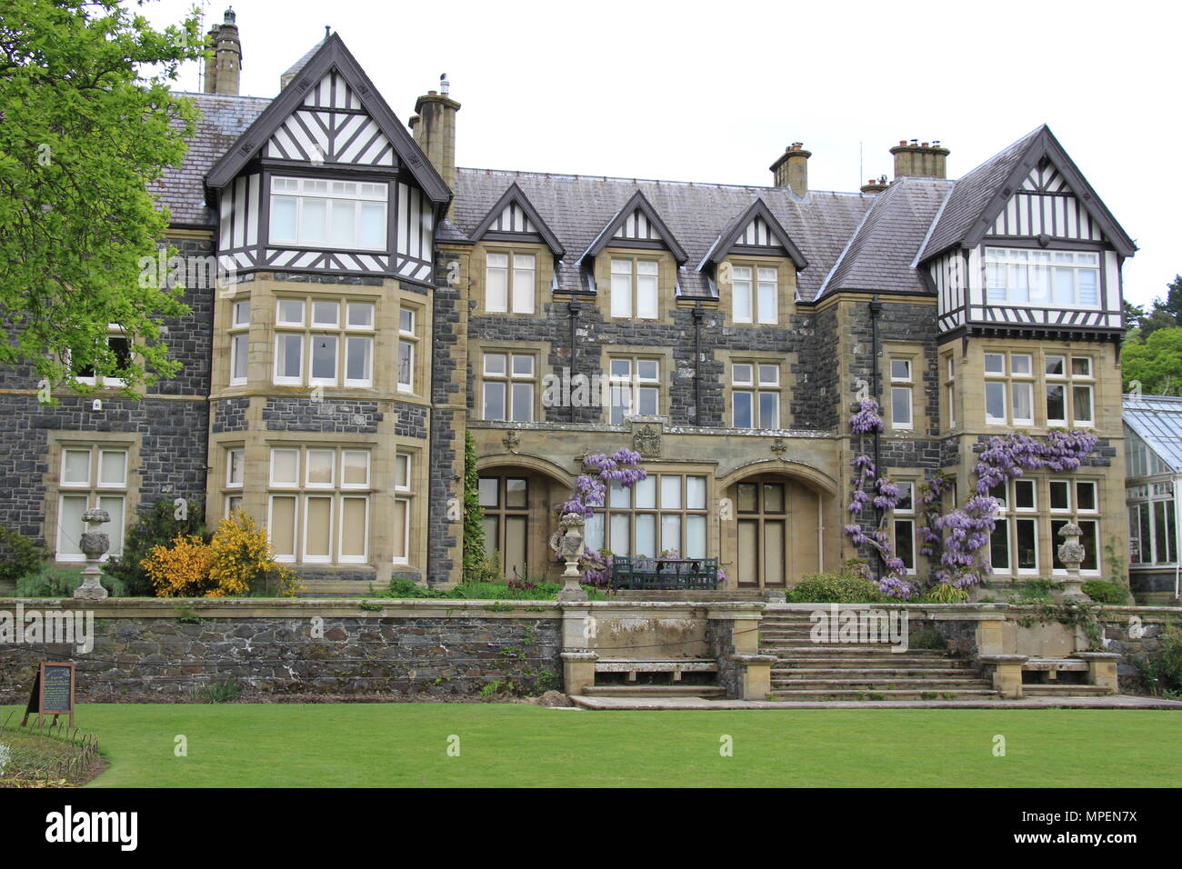 Bodnant hall hi-res stock photography and images - Alamy