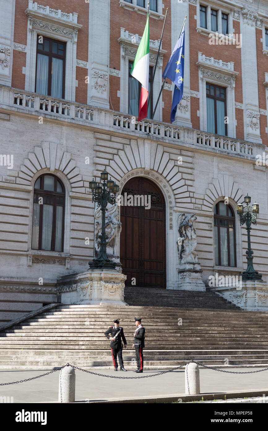 Palazzo montecitorio bernini hi-res stock photography and images - Alamy