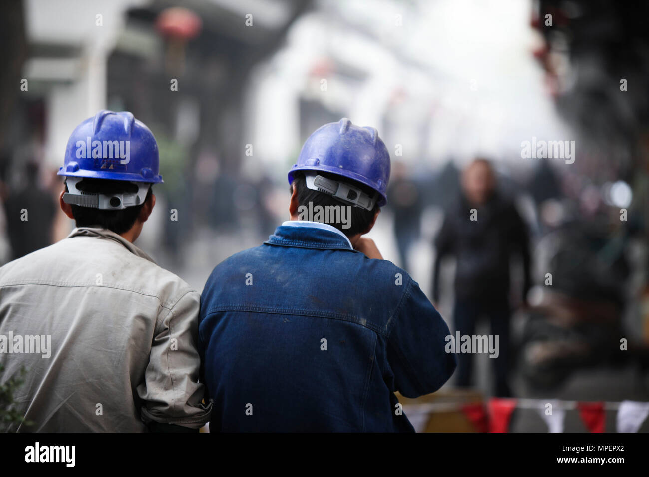 Chinese workers with blue helmet in Hangzhou, China Stock Photo - Alamy