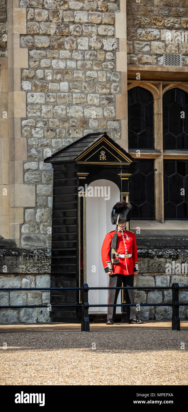 Guard in Sentry Box at Tower of London Stock Photo - Alamy