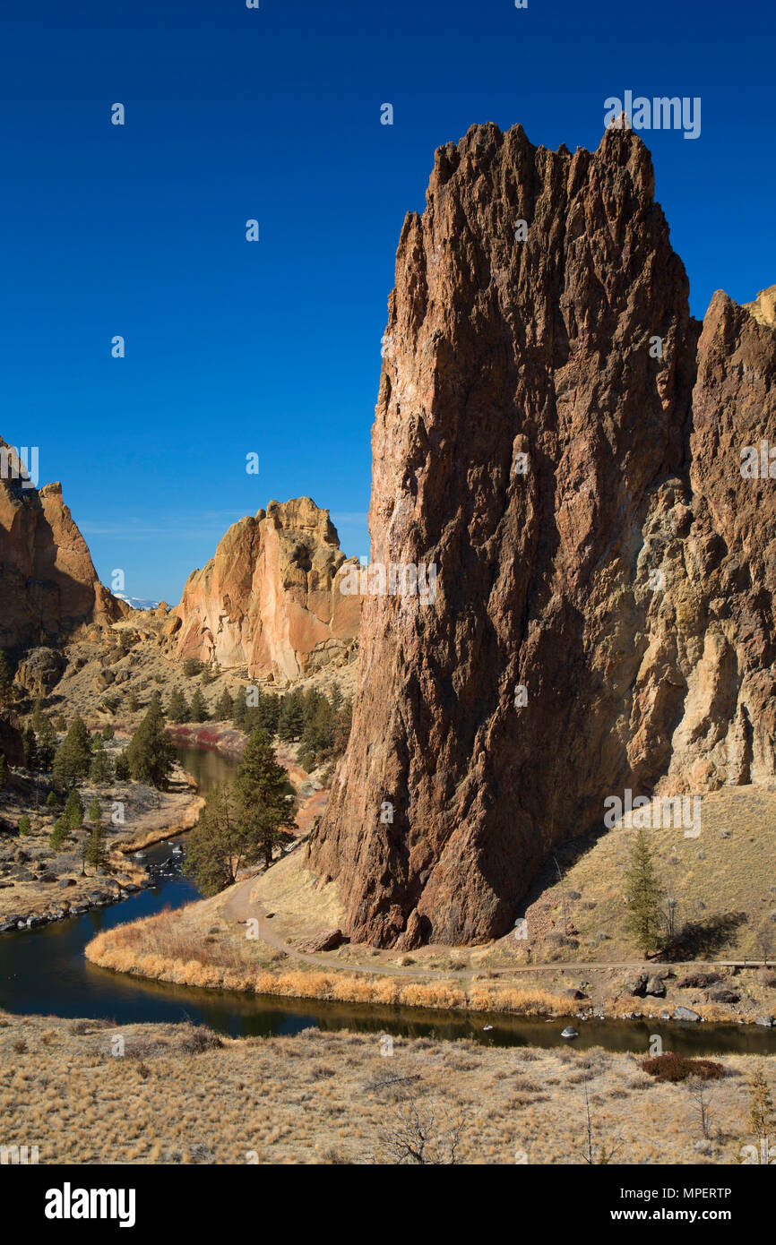 Crooked River canyon from Canyon Trail viewpoint, Smith Rock State Park ...