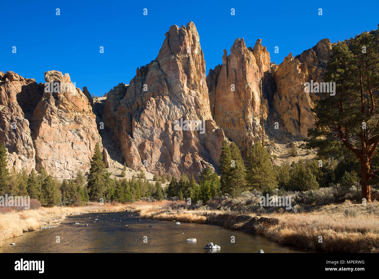 Crooked River canyon from Wolf Tree Trail, Smith Rock State Park ...