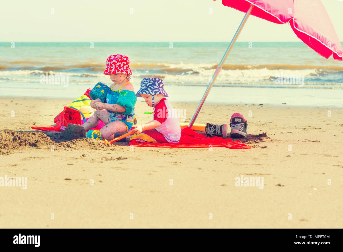 Rompio panama hi-res stock photography and images - Alamy