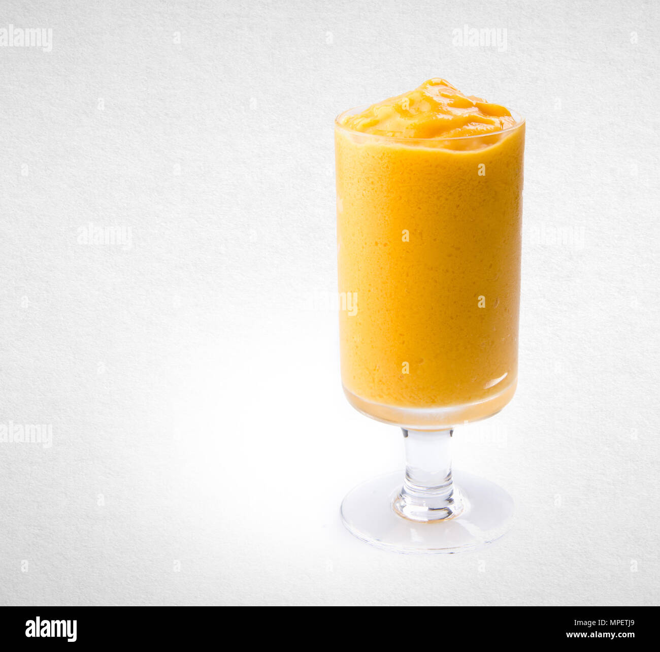 Parfait yogurt mango granola hi-res stock photography and images - Alamy
