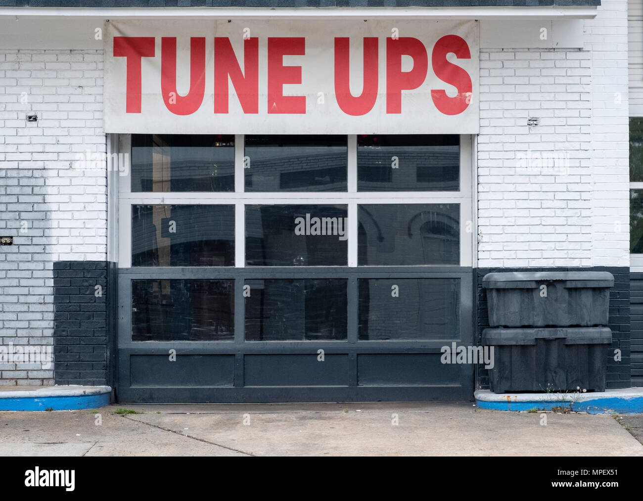 Maintenance bays hi-res stock photography and images - Alamy