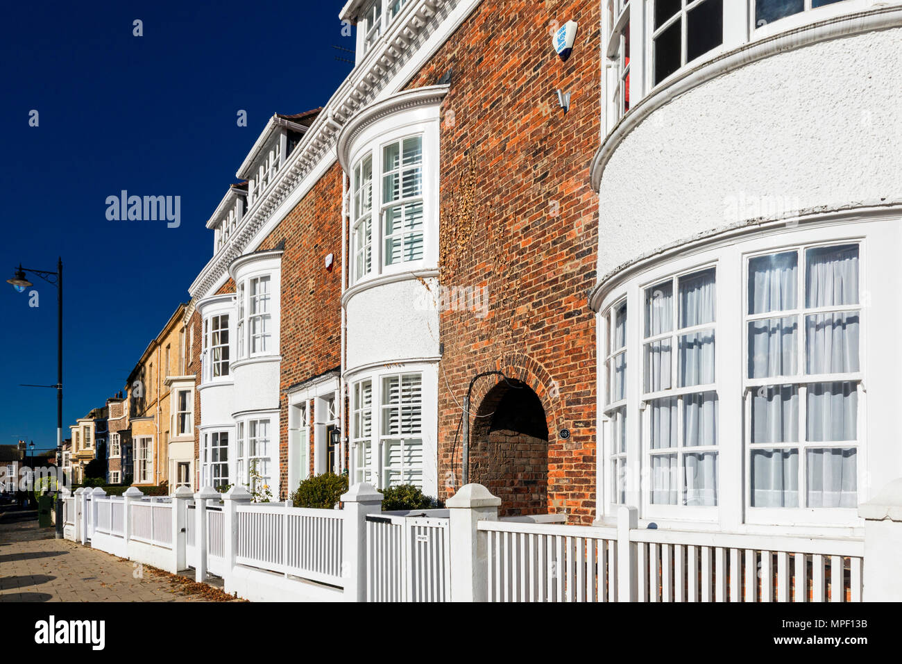 Bay windows georgian house hi-res stock photography and images - Alamy