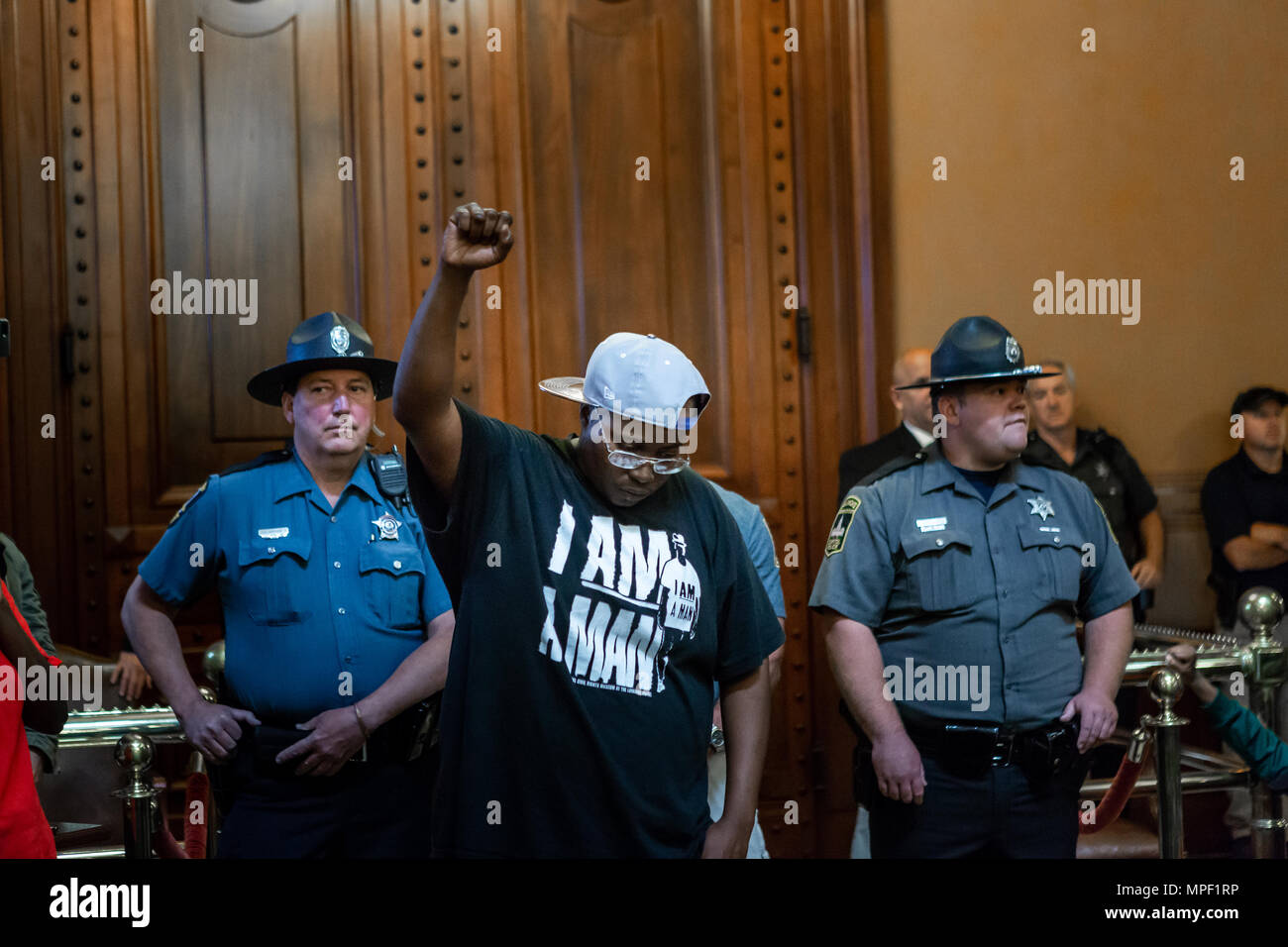 Chicago living poverty hi-res stock photography and images - Alamy