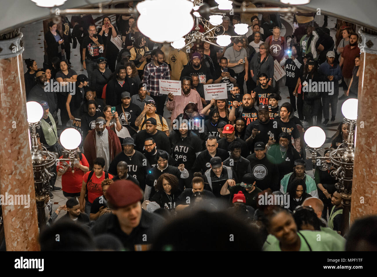 Chicago living poverty hi-res stock photography and images - Alamy