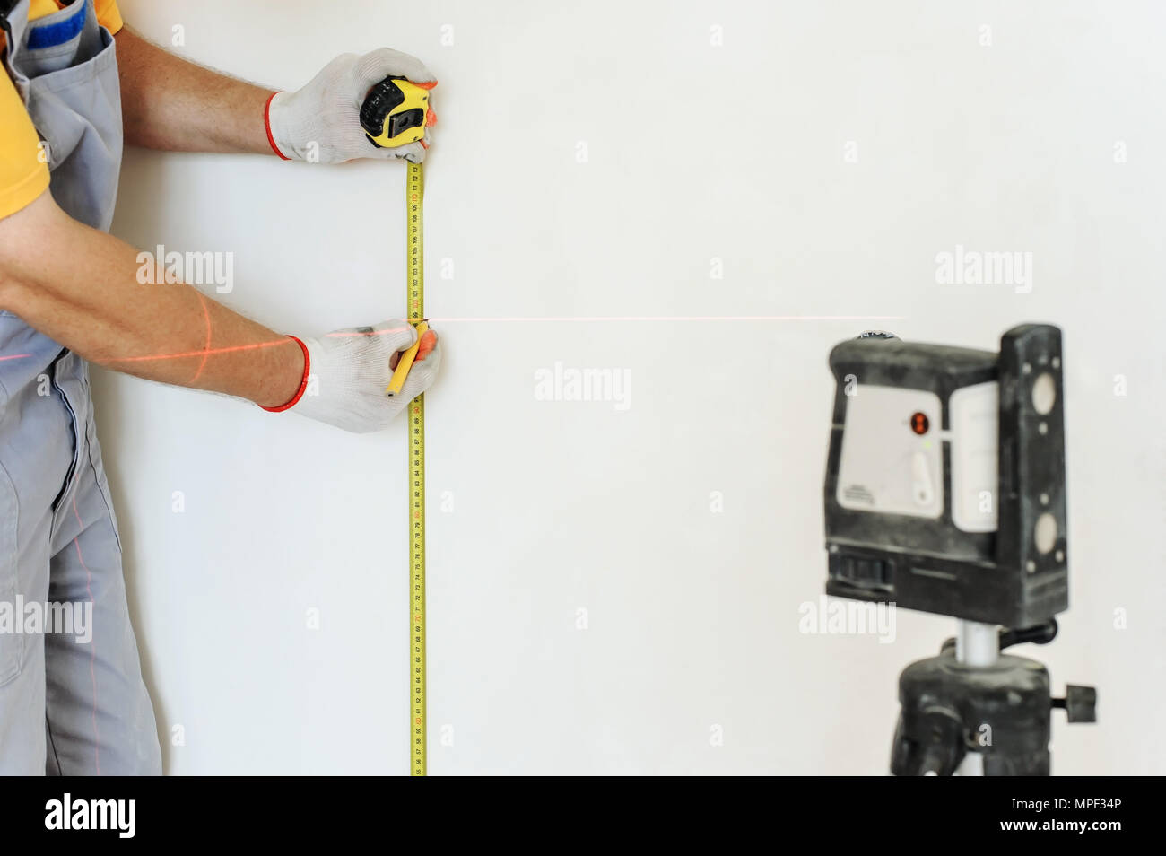 Laser measurement device hi-res stock photography and images - Alamy