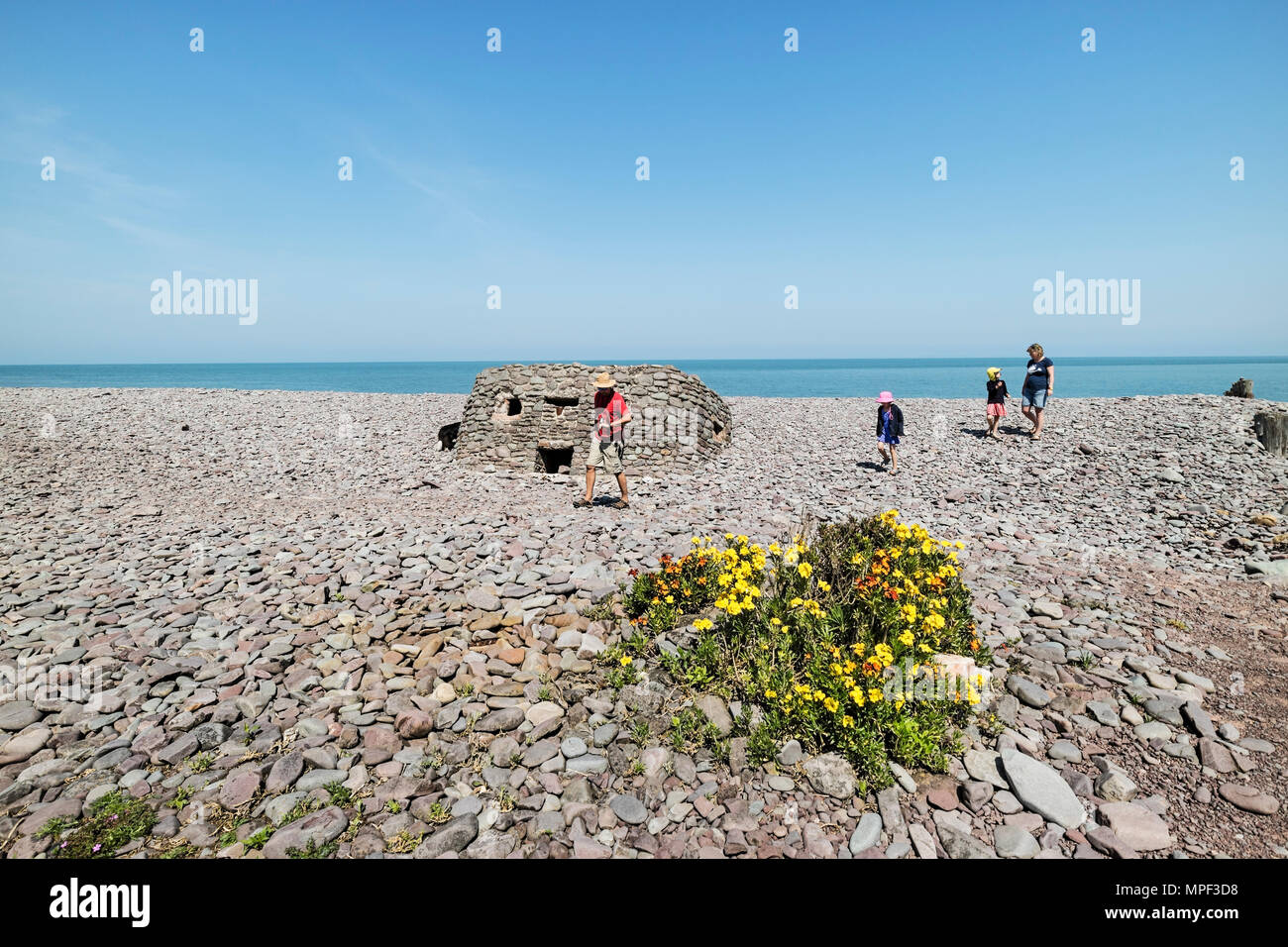 Ww2 beach defences uk hi-res stock photography and images - Alamy