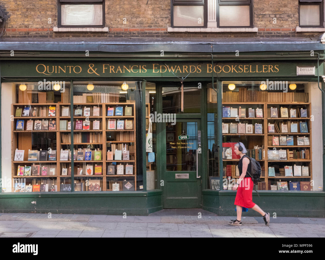 Old fashioned bookshop woman hi-res stock photography and images - Alamy