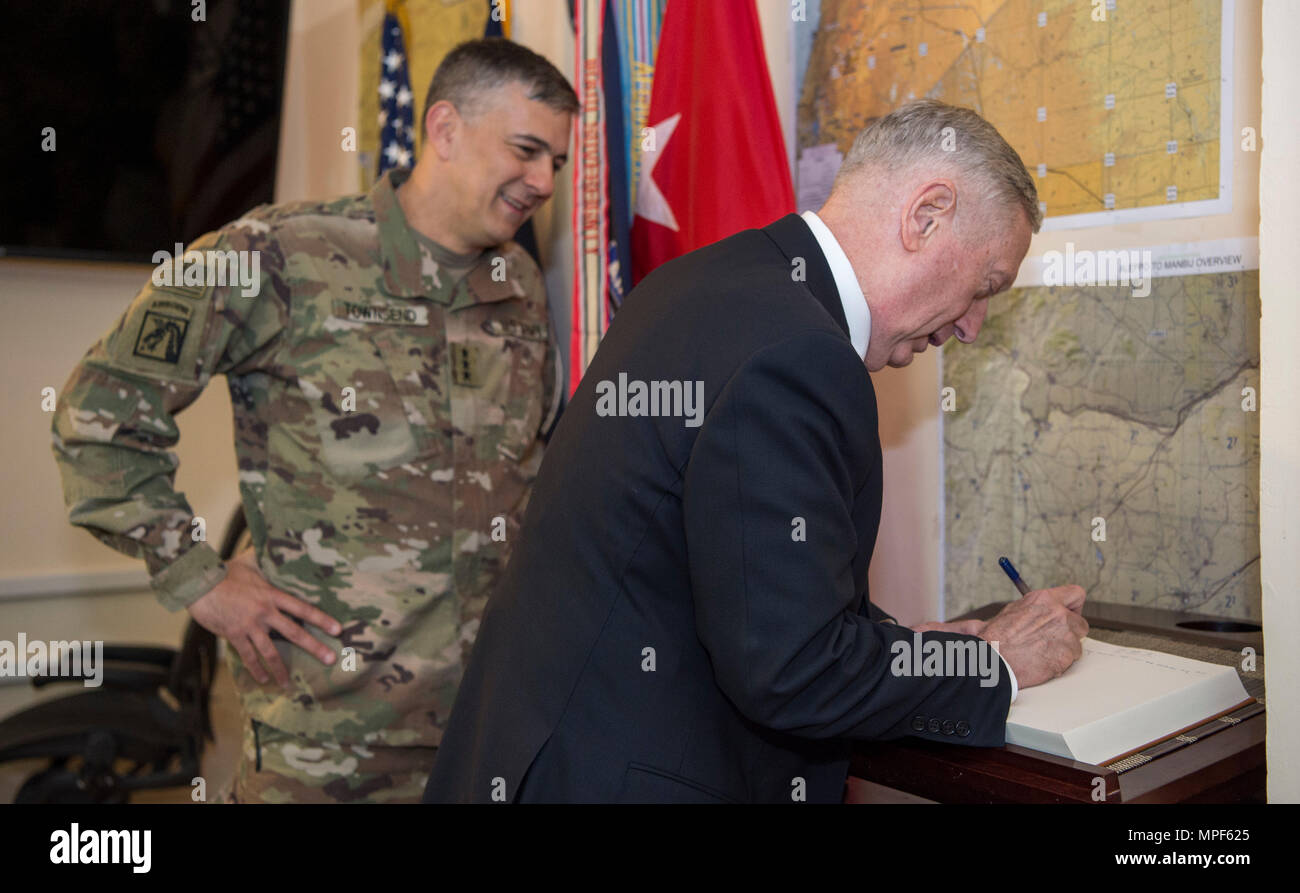 Lt gen james mattis hi-res stock photography and images - Alamy