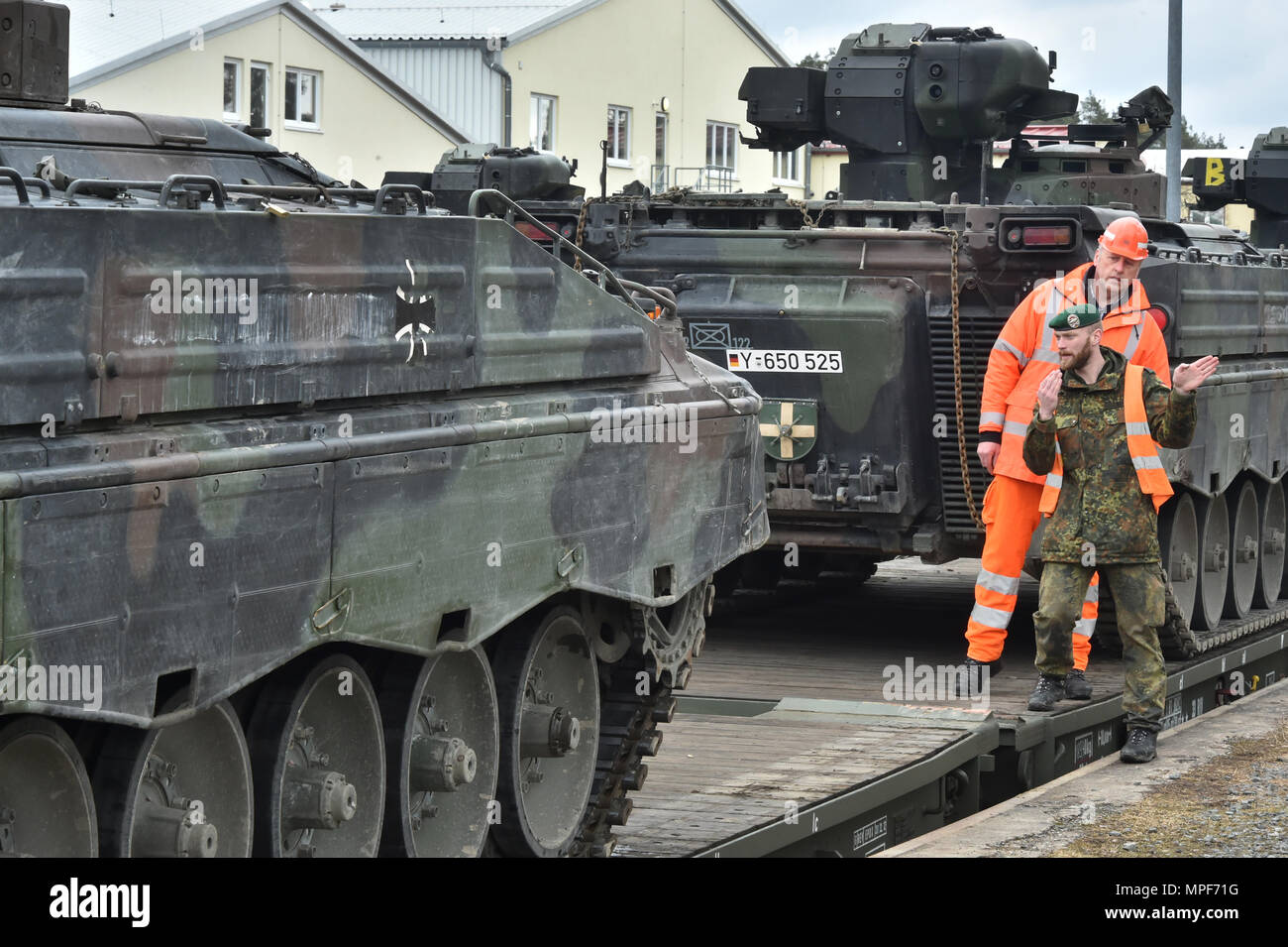 German soldiers with the 122nd Mechanized Infantry Battalion, 12th ...