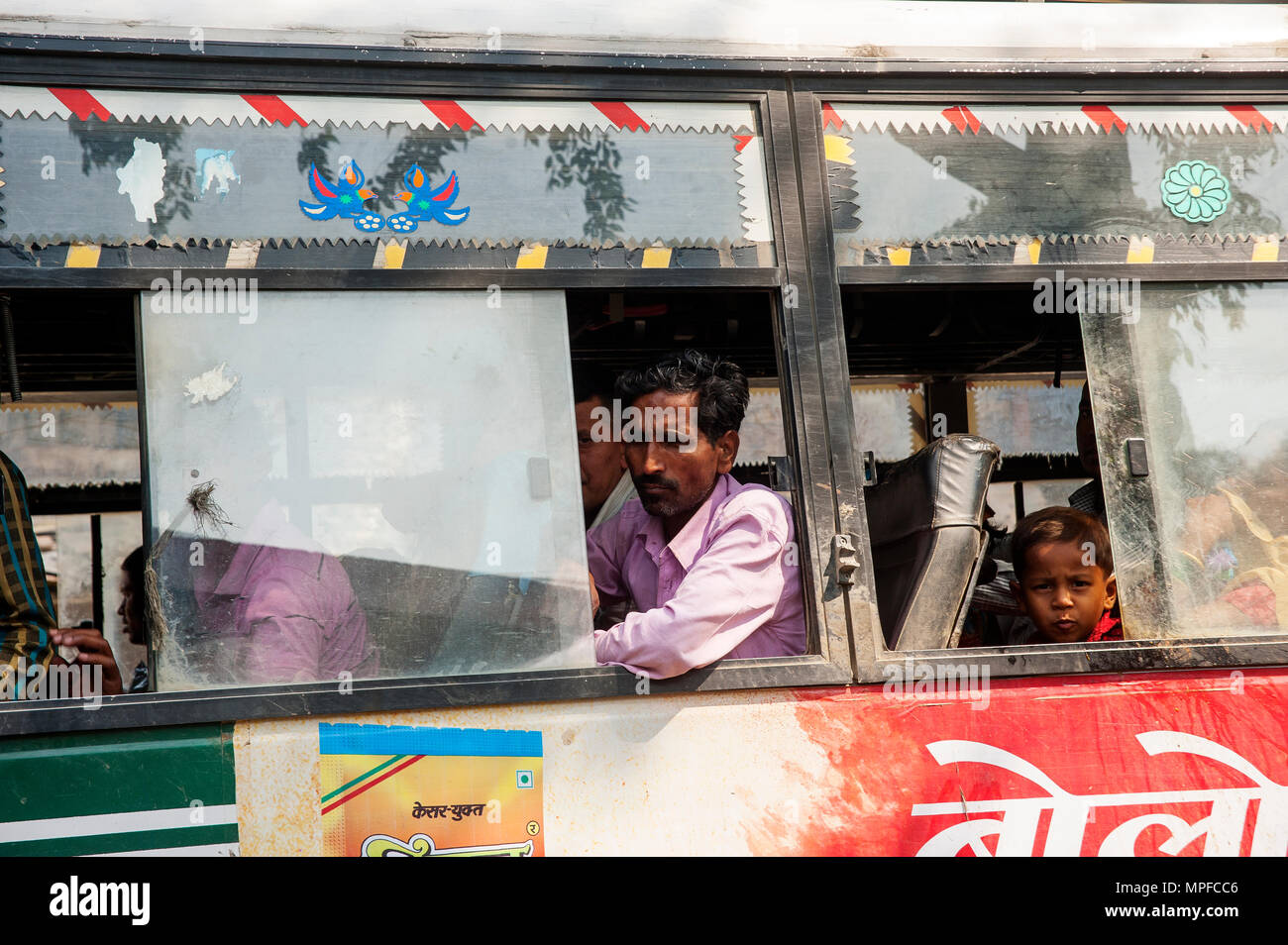 Indian bus stop hi-res stock photography and images - Alamy