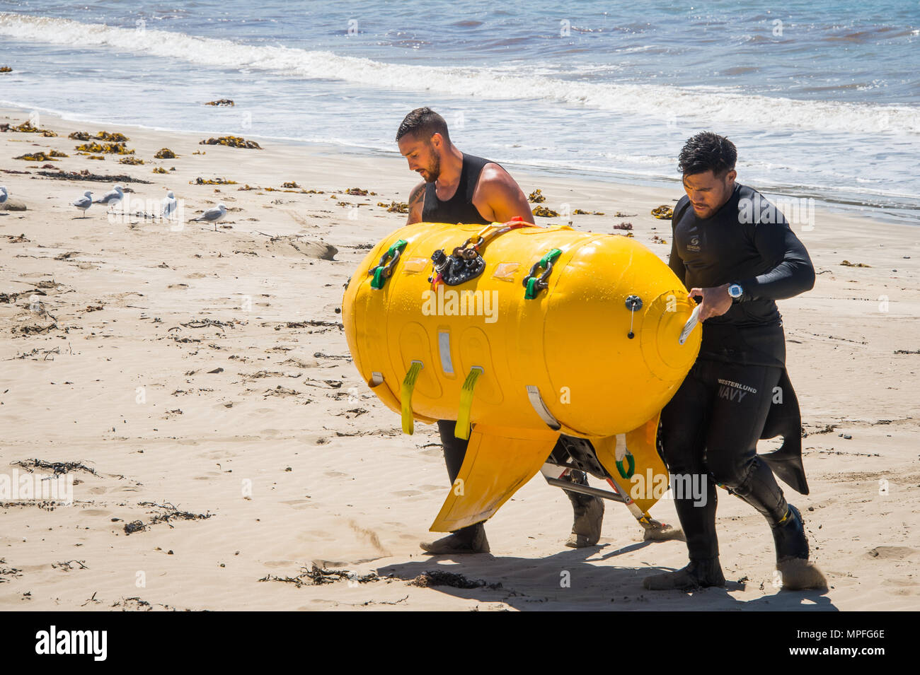 Royal New Zealand Navy Sub Lt. Josh Duncan and Able Diver Josh ...