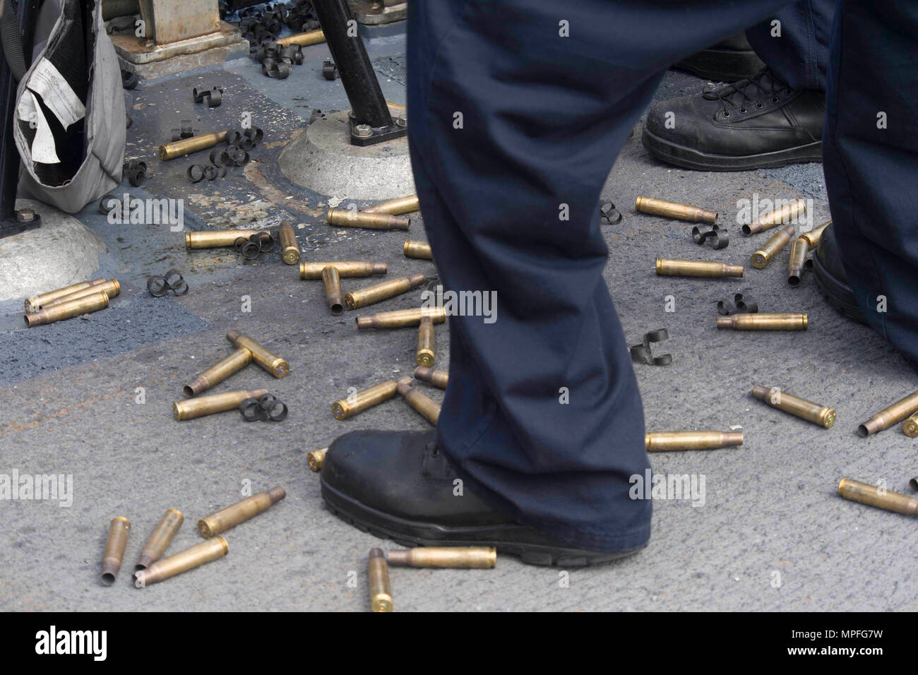 Shell destroyer warship hi-res stock photography and images - Alamy