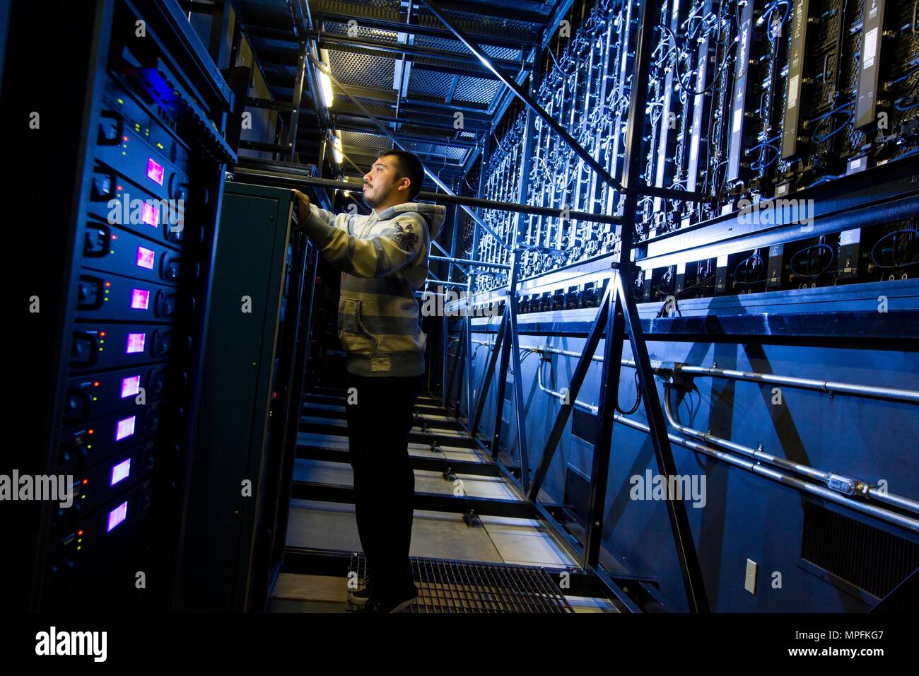 Telecommunications engineering hi-res stock photography and images - Alamy