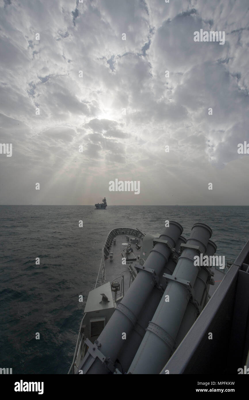 170201-N-MM501-0096 The Royal Navy Helicopter Carrier HMS Ocean (L-12 ...