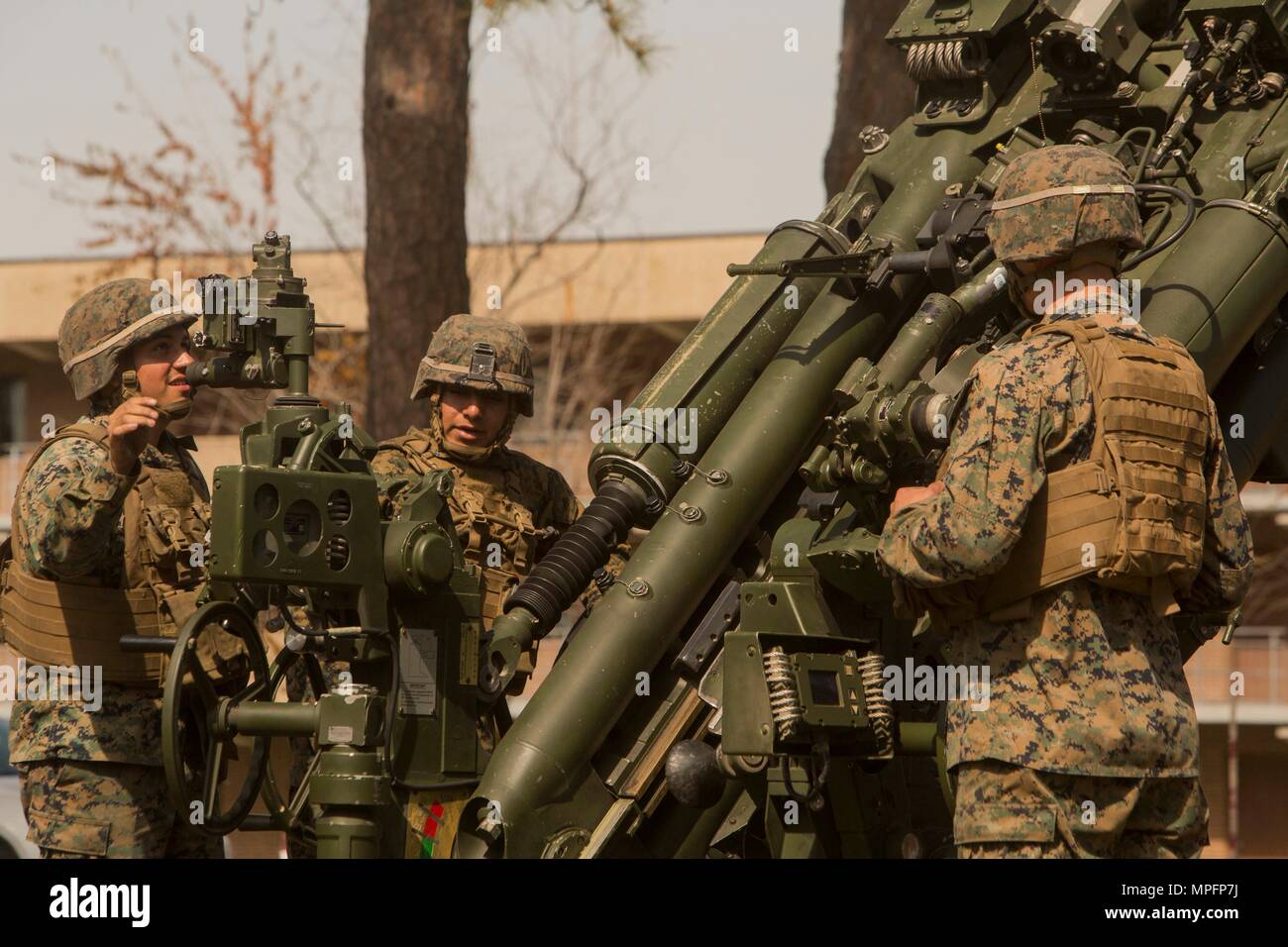 Marines familiarize themselves with a M777 howitzer during a gunner and ...