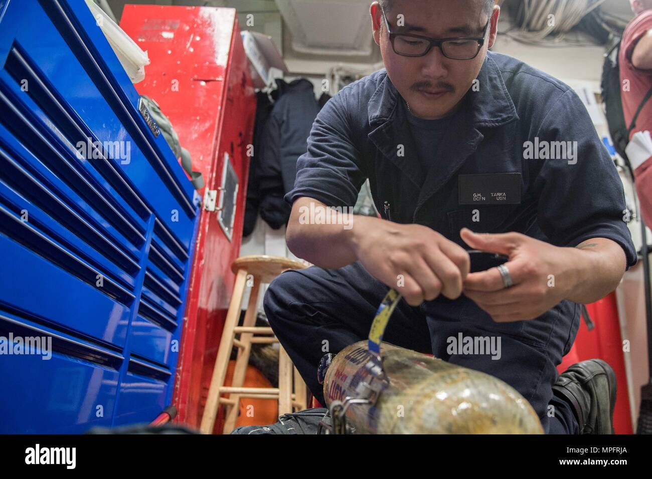 Scba tank hi-res stock photography and images - Alamy