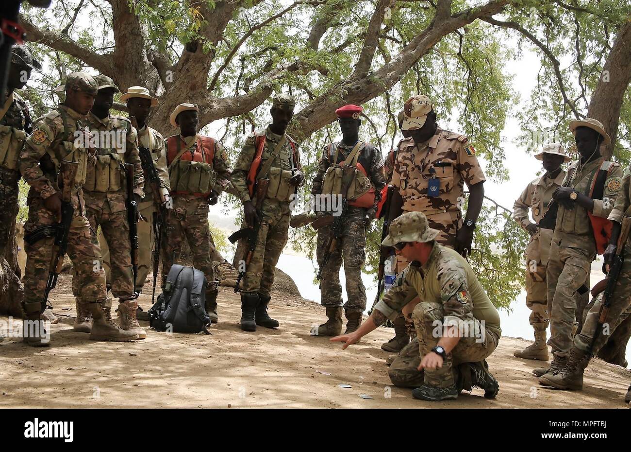 Chadian Soldiers prepare for beach infiltration training during ...