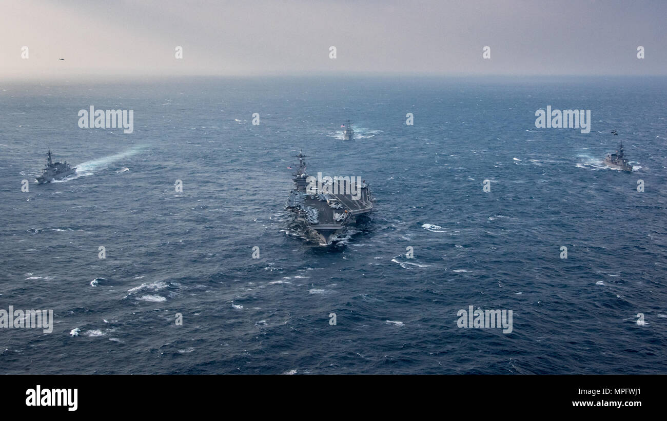 The aircraft carrier USS Carl Vinson (CVN 70) transited the East China ...