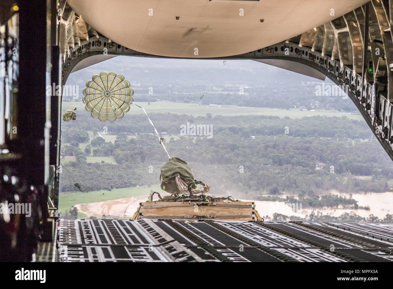 Heavy equipment platform drop hi-res stock photography and images - Alamy