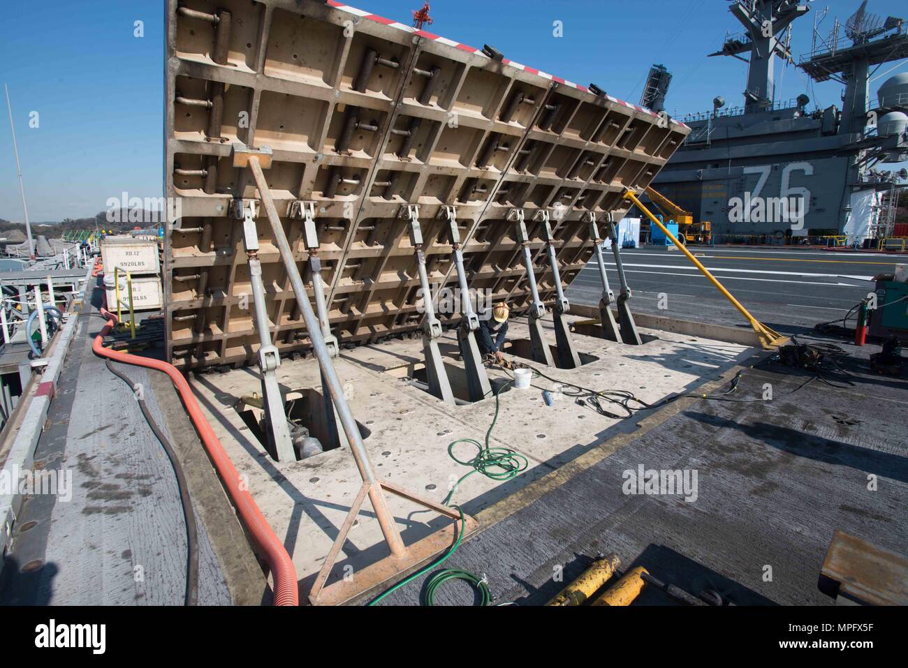 Jet blast deflector hi-res stock photography and images - Alamy