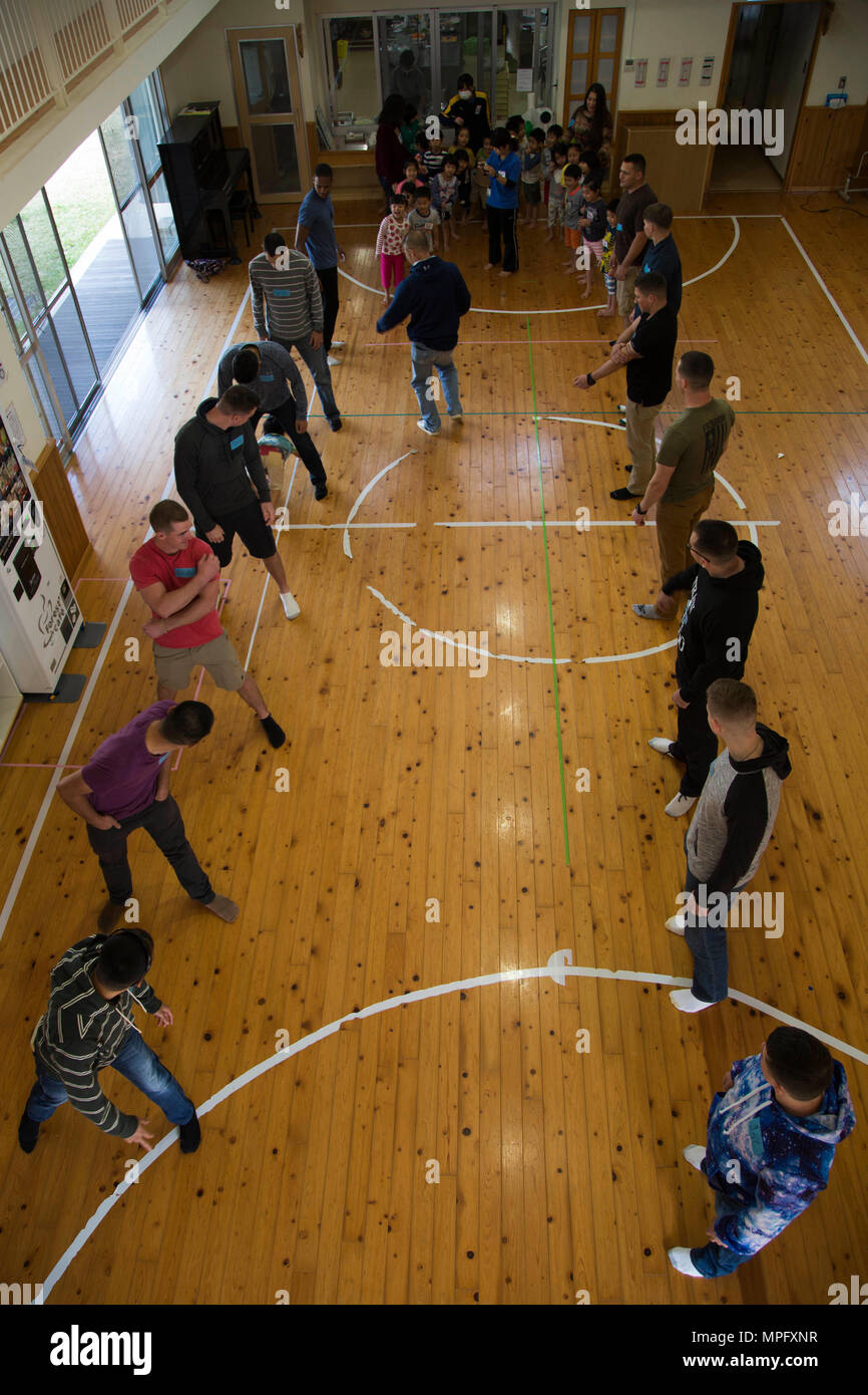 Japanese school children line hi-res stock photography and images - Alamy