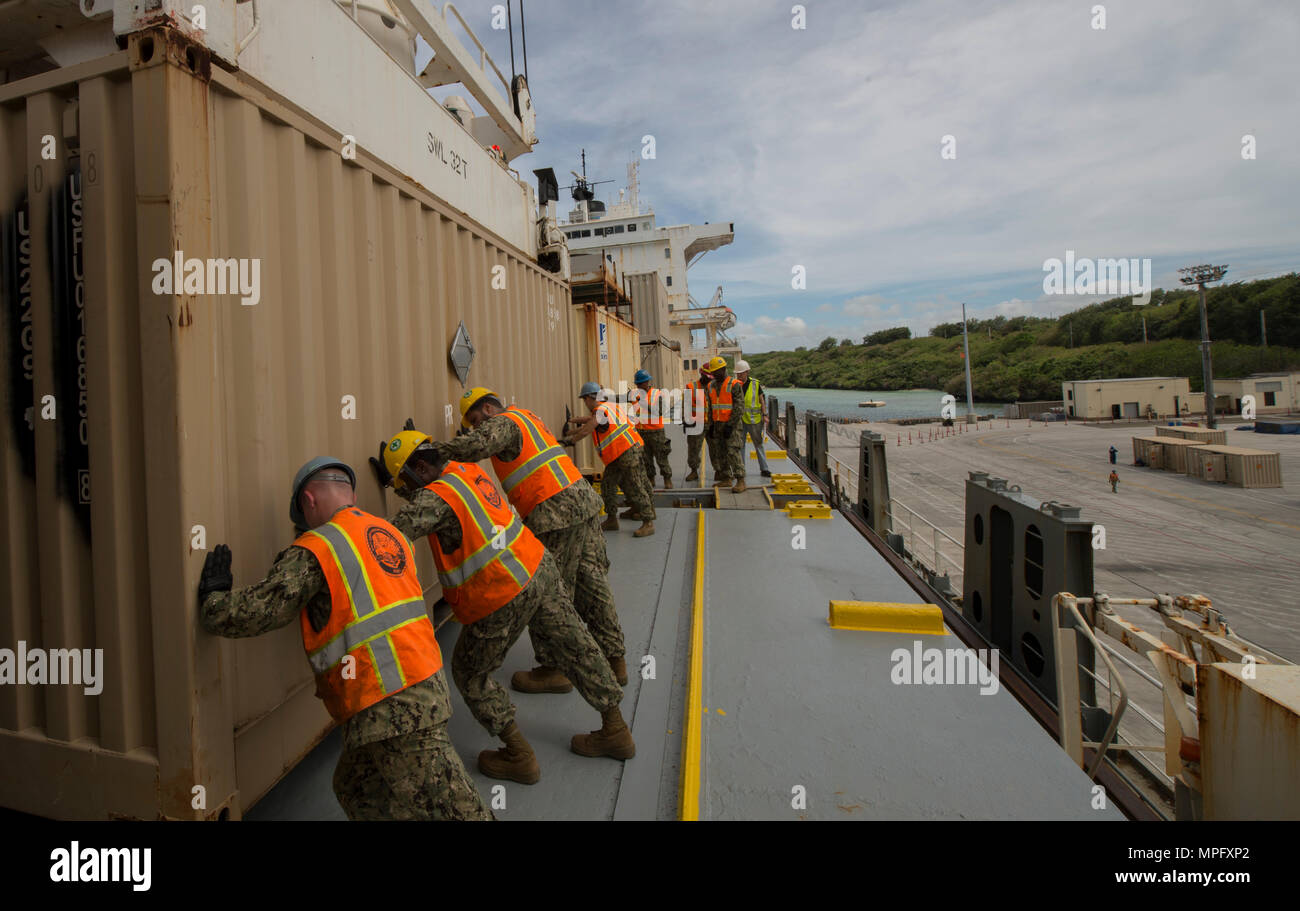 Cargo handling systems hi-res stock photography and images - Alamy