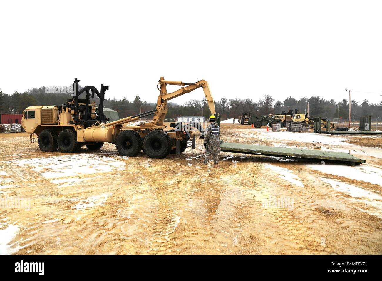 Palletized load system m1075a1 hi-res stock photography and images - Alamy